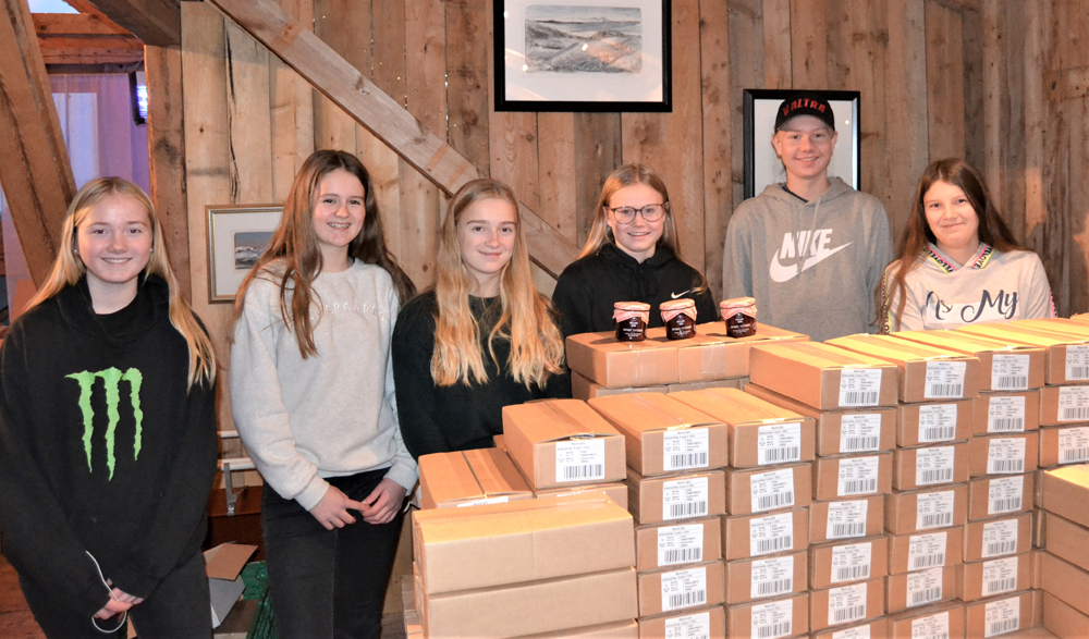 Kvalitetssikringen av varene på Røyland Gård er det ungdomsskoleelevene ...