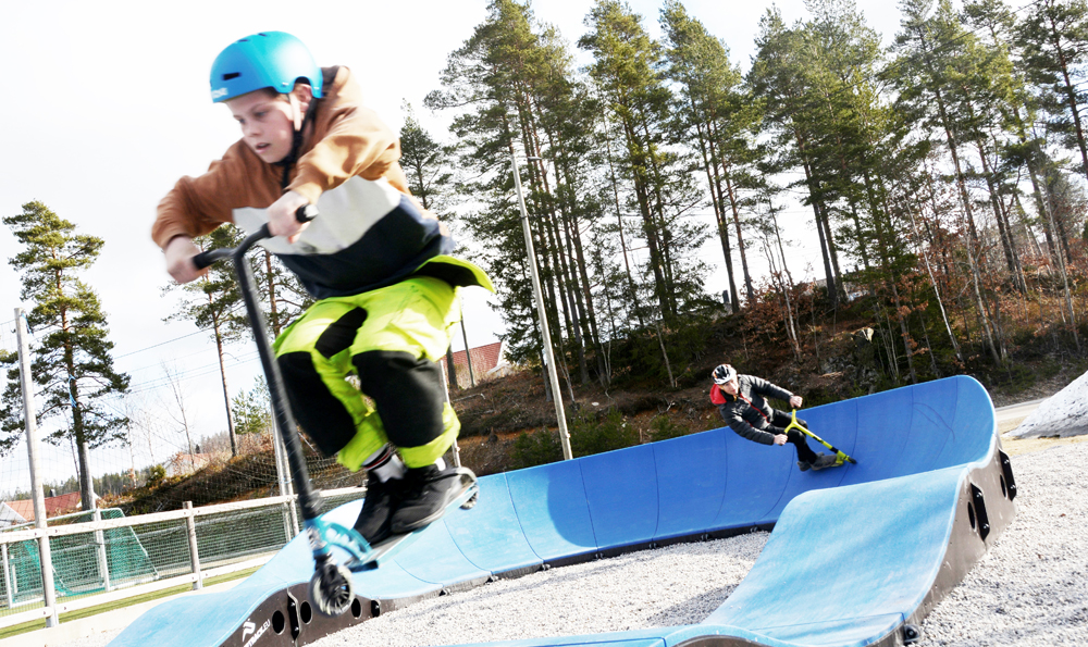 Ny pumptrackbane åpnet ved Valstrand - elevene står bak både idéen og ...