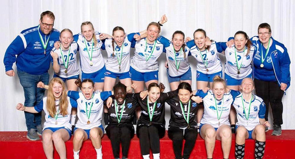 Håndballjentene med gullmedalje i Svanecup • Birkenesavisa
