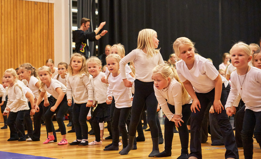 Når barn synger og danser sammen • Birkenesavisa